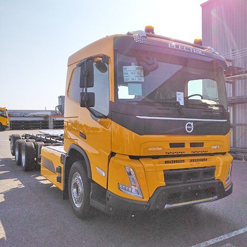 Kiloutou acquires a Volvo 32T electric truck, a european first ...